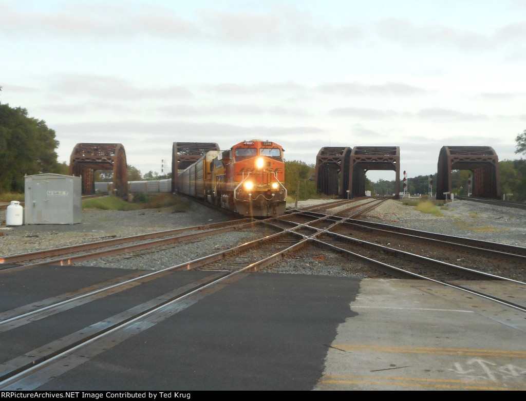 BNSF 7399 & UP 2452